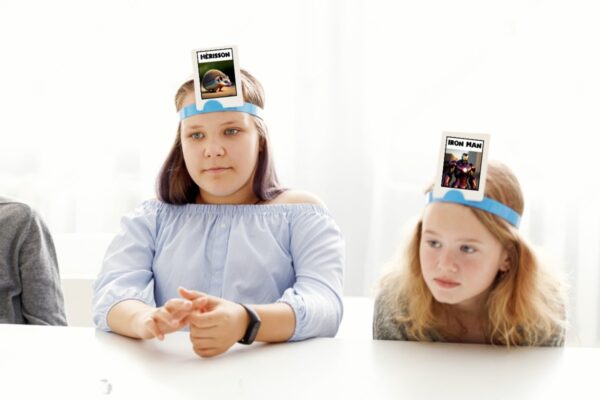 Jeu qui suis-je à imprimer : règles du jeu, variantes et 135 cartes