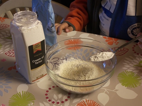 Pâte à modeler sans cuisson prête en 5 minutes : facile