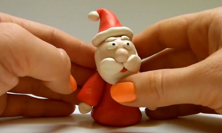 Père Noël en pâte à modeler : un modèle simple
