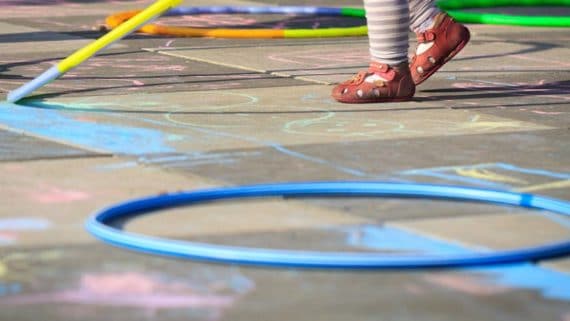 Jeux avec des cerceaux : maternelle et plus grands