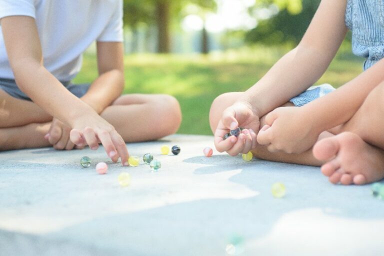 Règle du jeu de billes + de nombreuses variantes (le pot, etc)