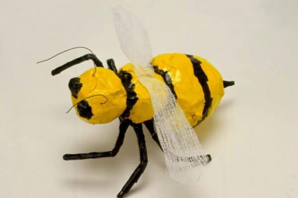 Insectes en papier mâché : tutoriel en image